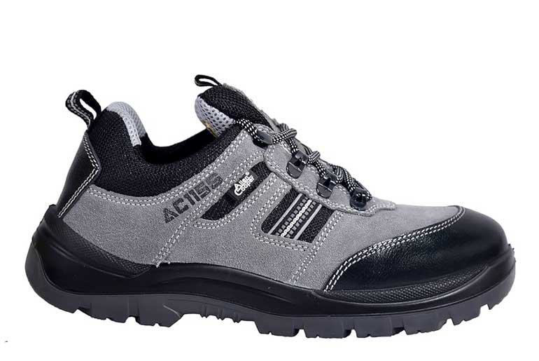 Choosing the Best Safety Shoes: Balancing Protection, Comfort, and Dur